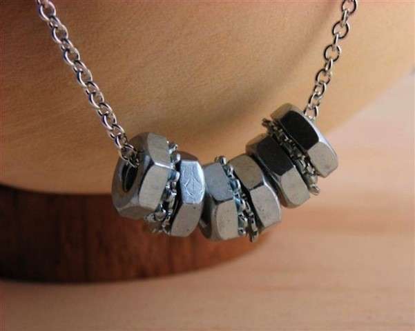 Cómo hacer collares con material reciclado - Bricolaje10.com